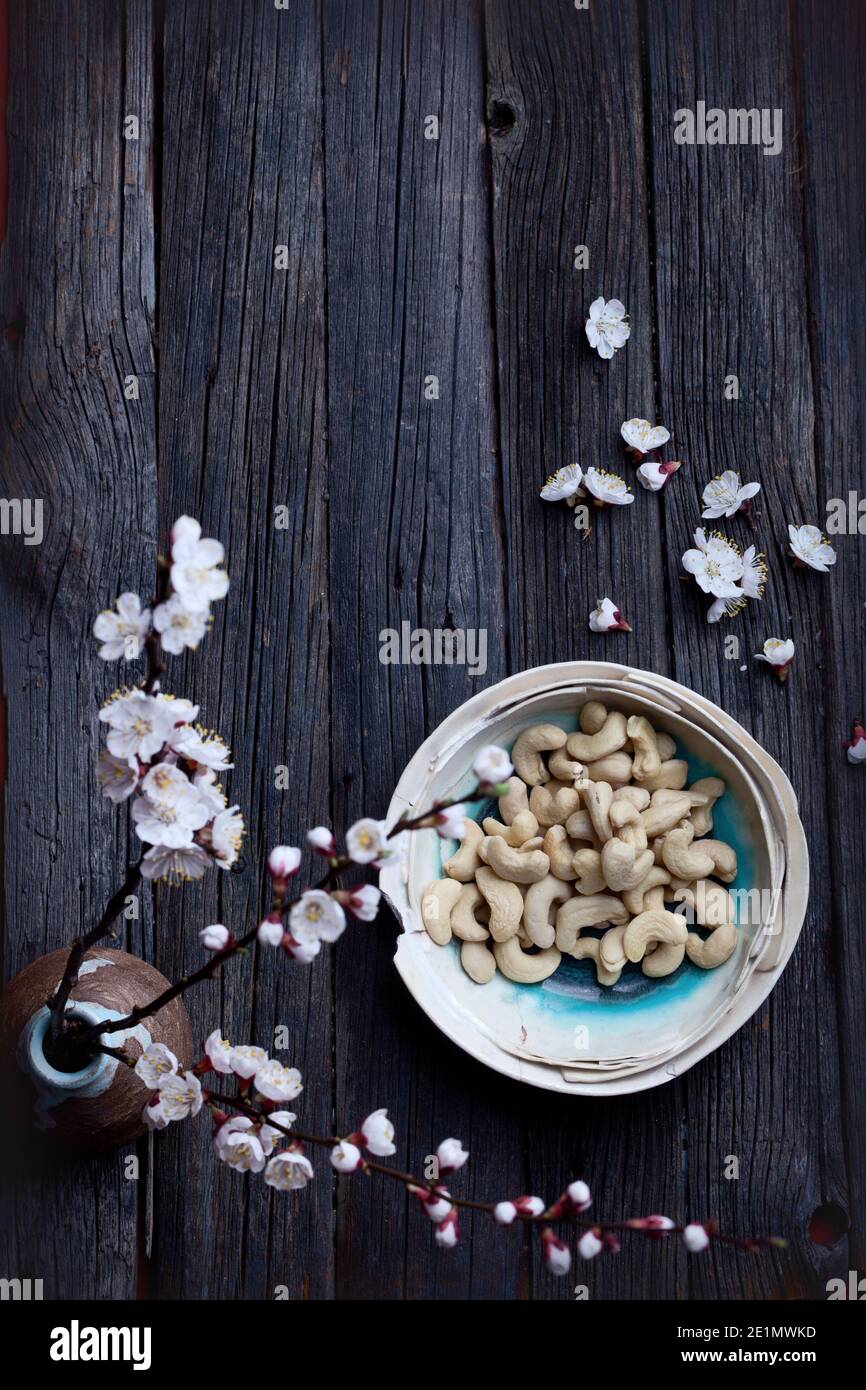 Empty nuts hi-res stock photography and images - Alamy