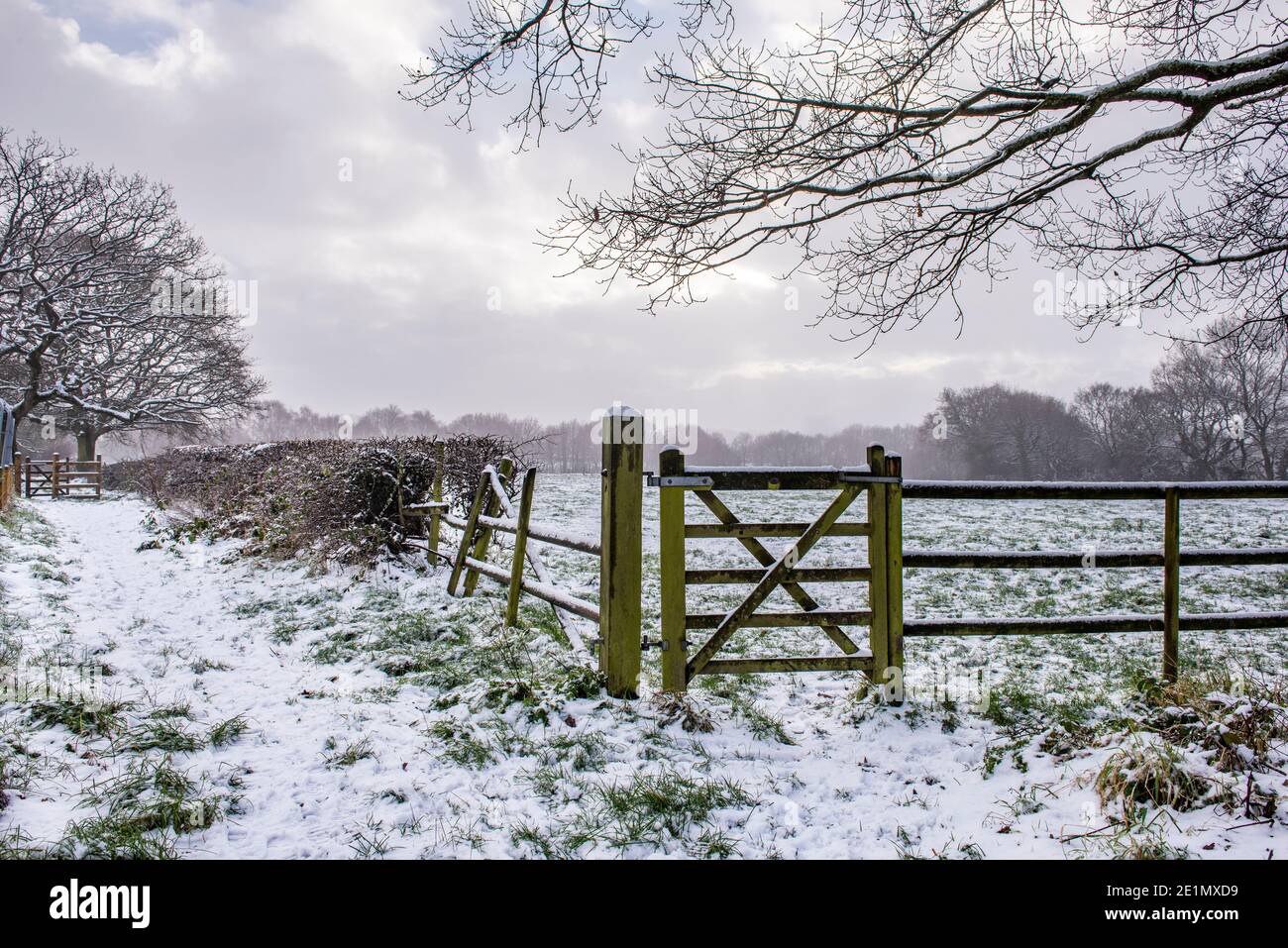 Kissing gate england winter hi-res stock photography and images - Alamy