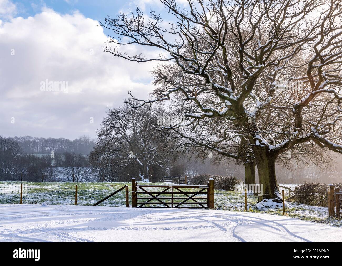 Kissing gate england winter hi-res stock photography and images - Alamy