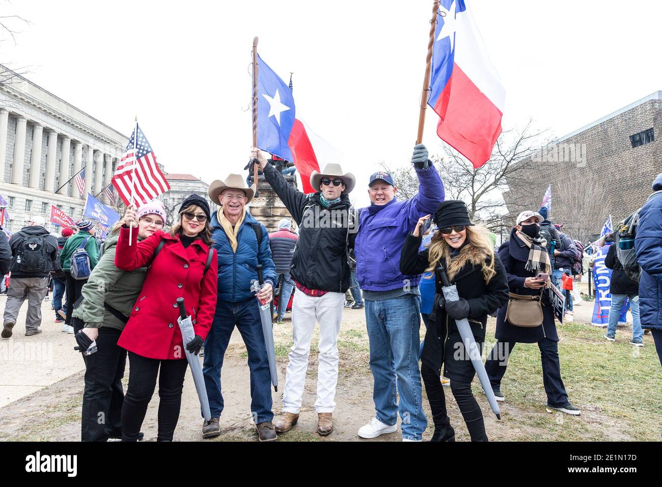 Pro-Trump protesters rally around Ellipse and Washington Monument ...