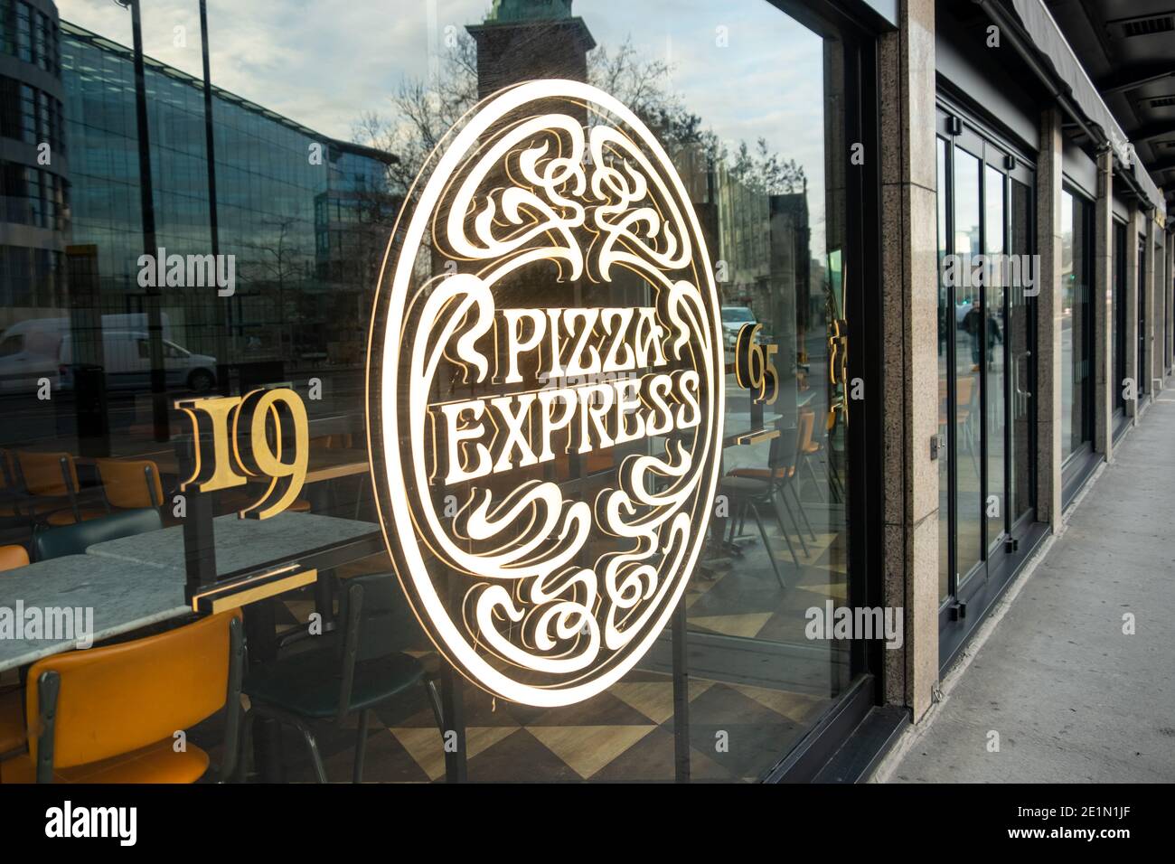 Pizza express logo hi-res stock photography and images - Alamy