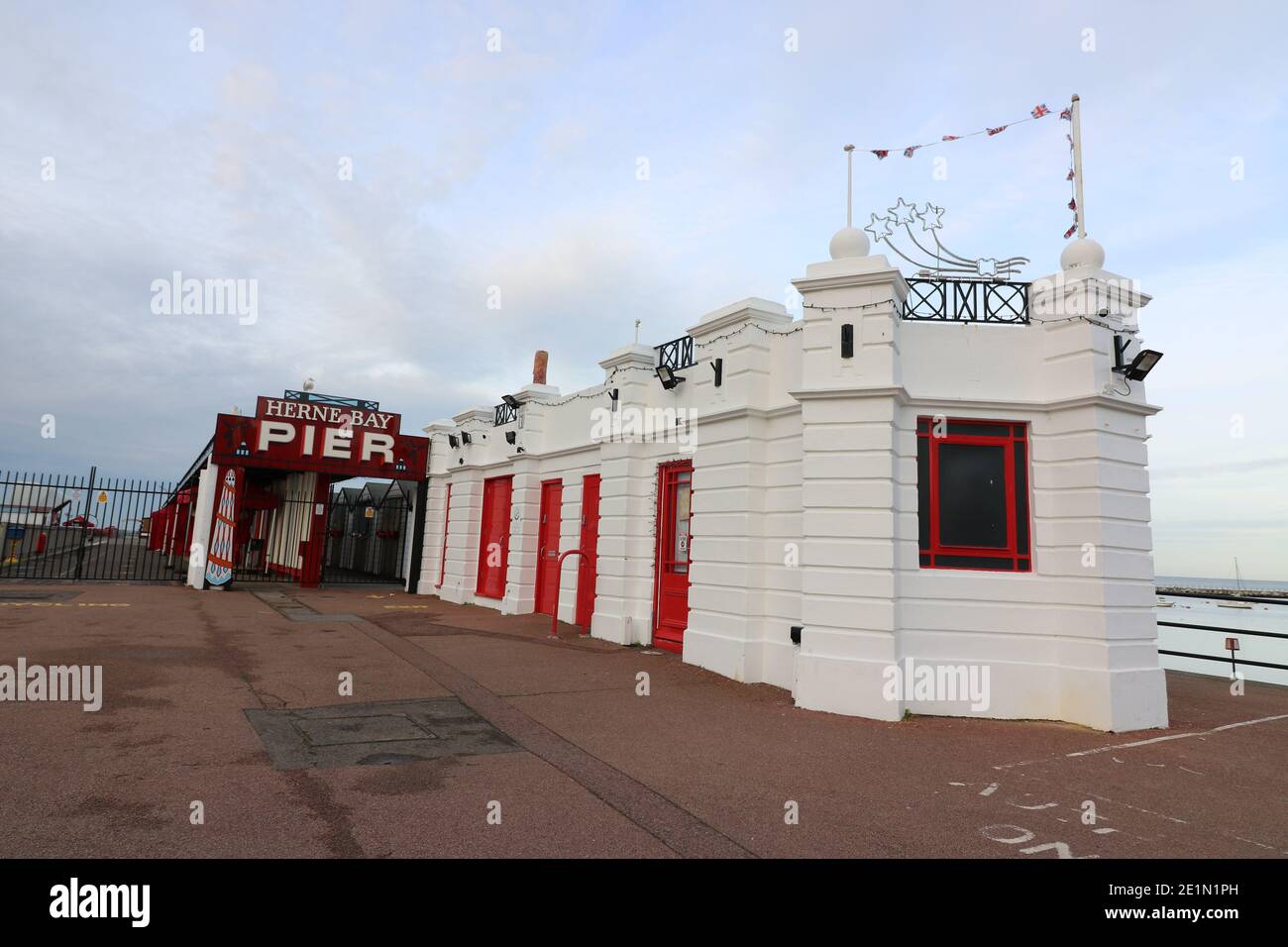 English pier entrance hi-res stock photography and images - Alamy