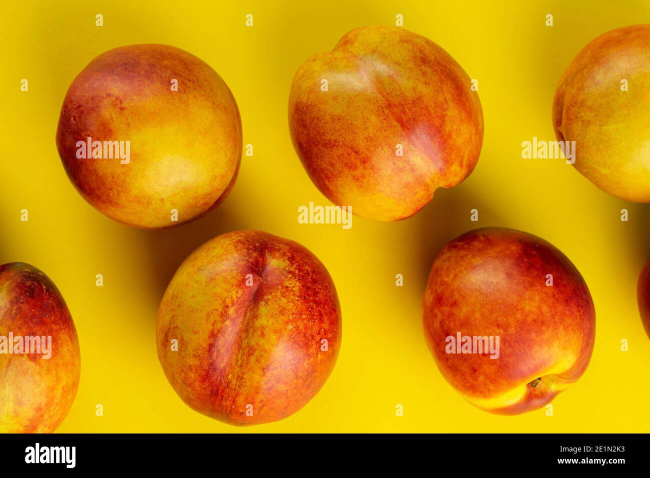 Whole and dissected fruits hi-res stock photography and images - Alamy