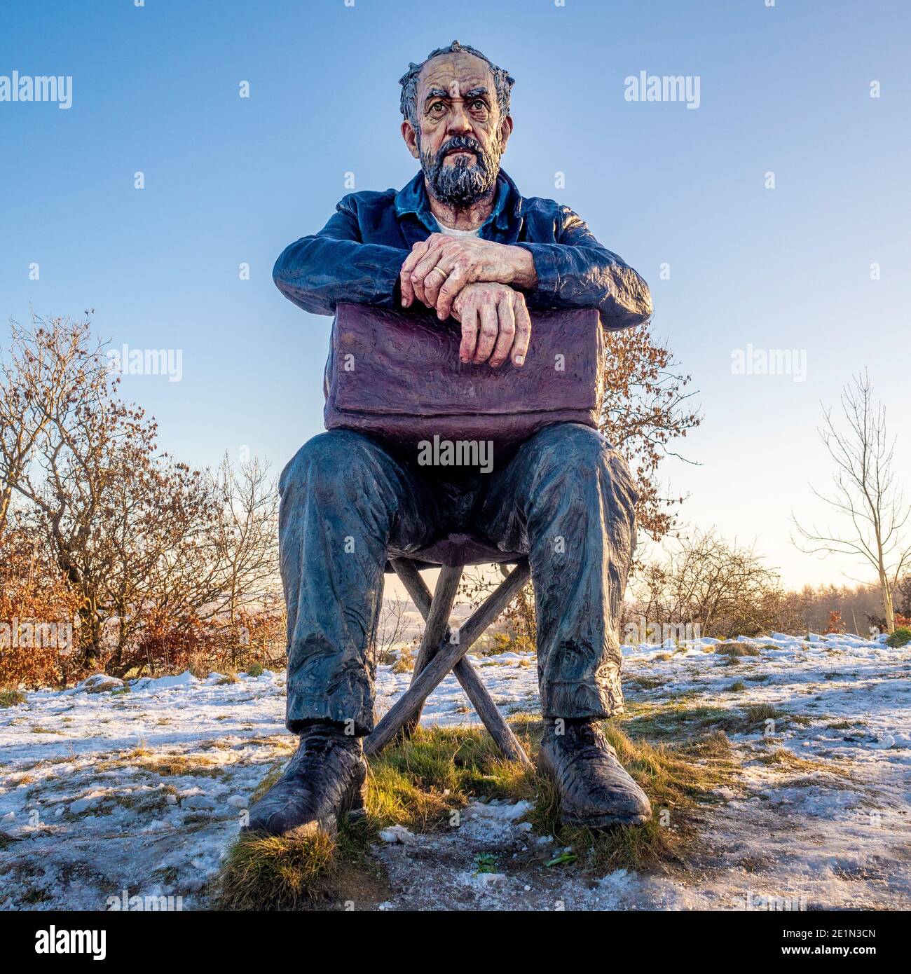 Seated figure hi-res stock photography and images - Alamy