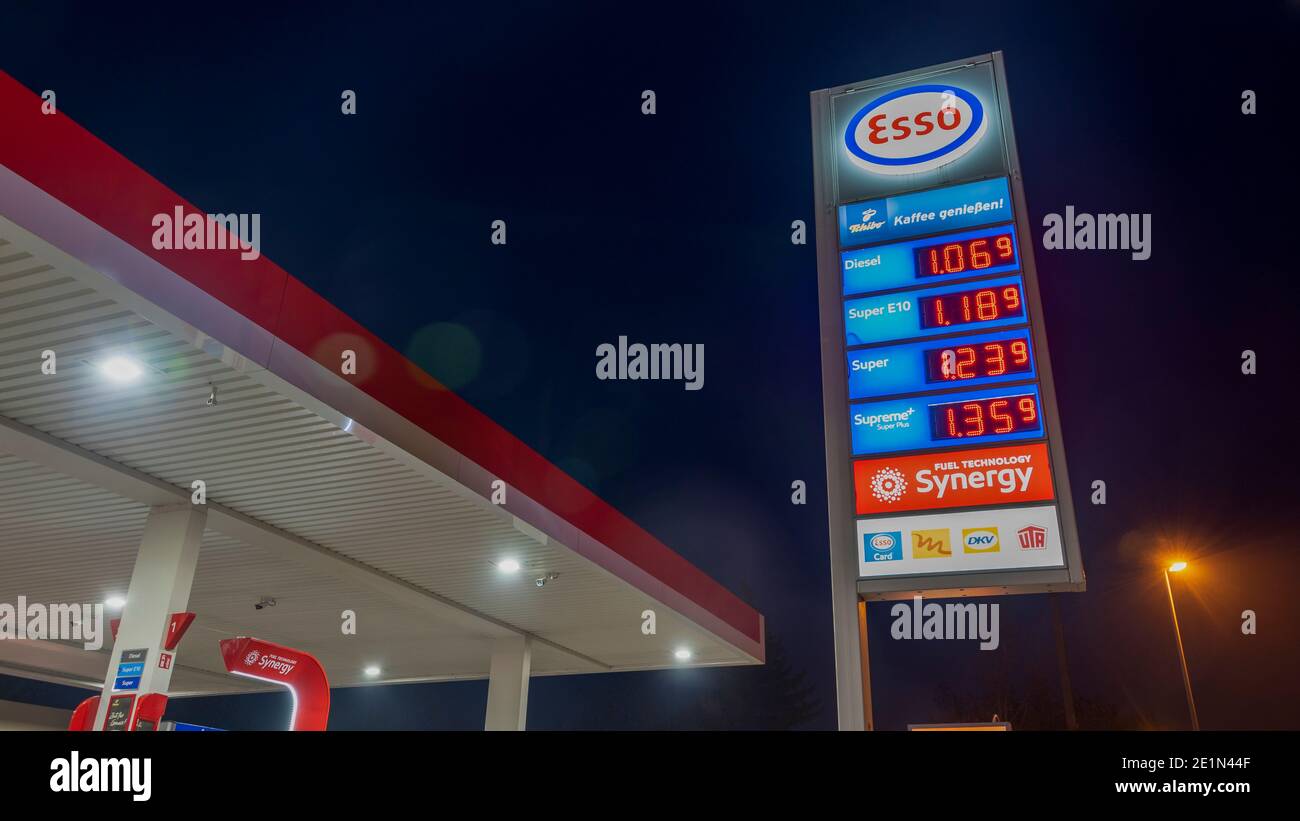 Esso logo and prices hi-res stock photography and images - Alamy