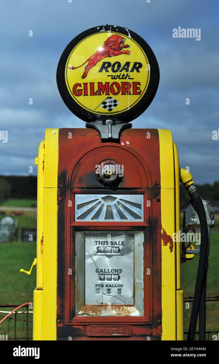 Gilmore gas pump hi-res stock photography and images - Alamy