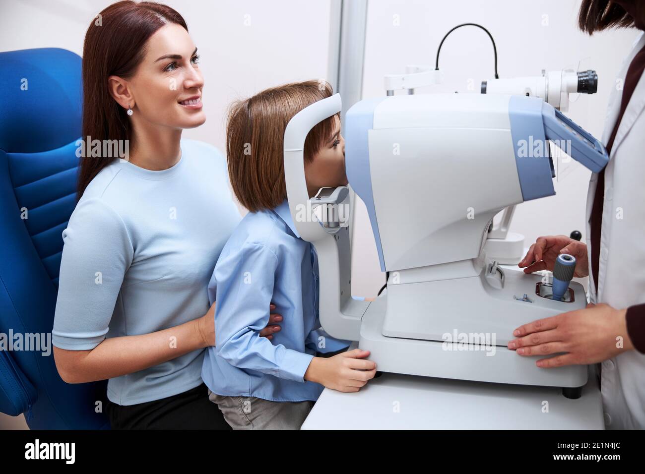 Optician eye checking machine hi-res stock photography and images - Alamy