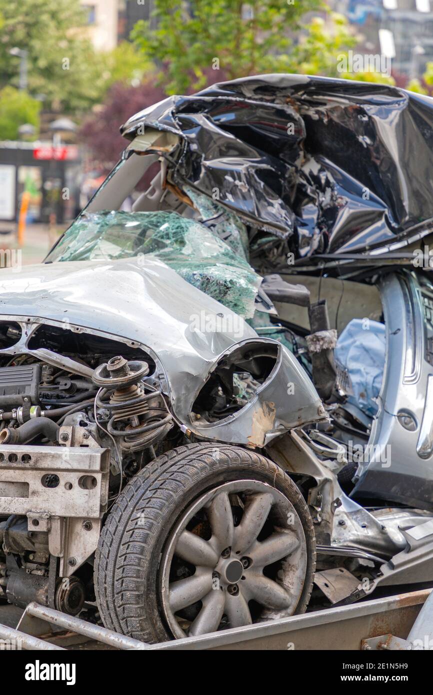 Car damaged in an accident hi-res stock photography and images - Alamy