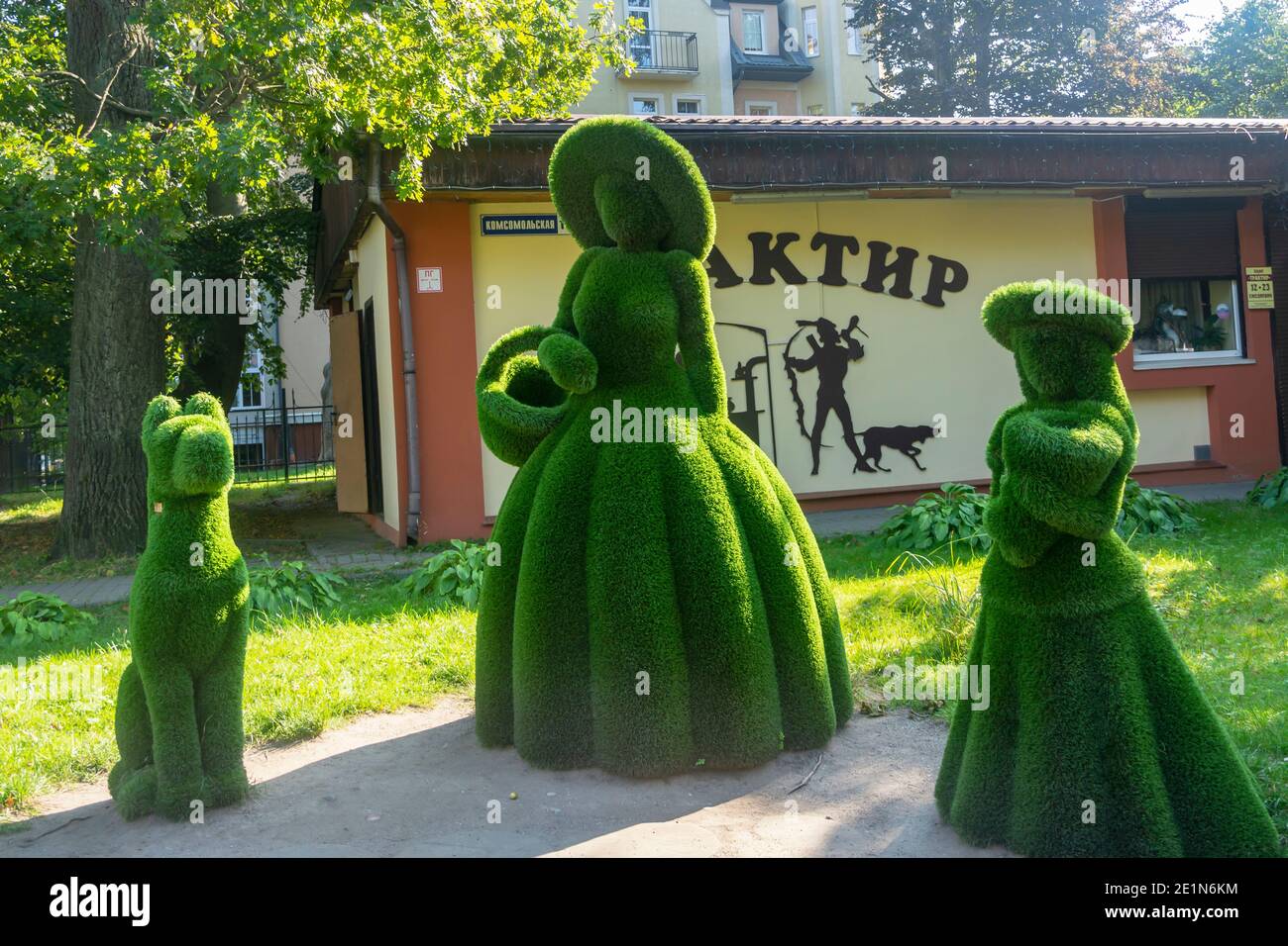 Dog topiary hi-res stock photography and images - Alamy