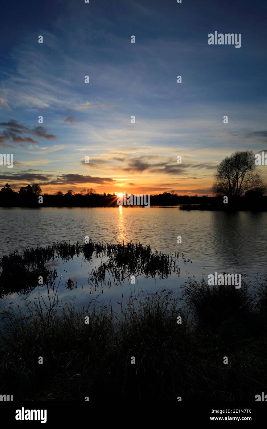 Winter sunset over Hinchingbrooke Country Park, Huntingdon town ...