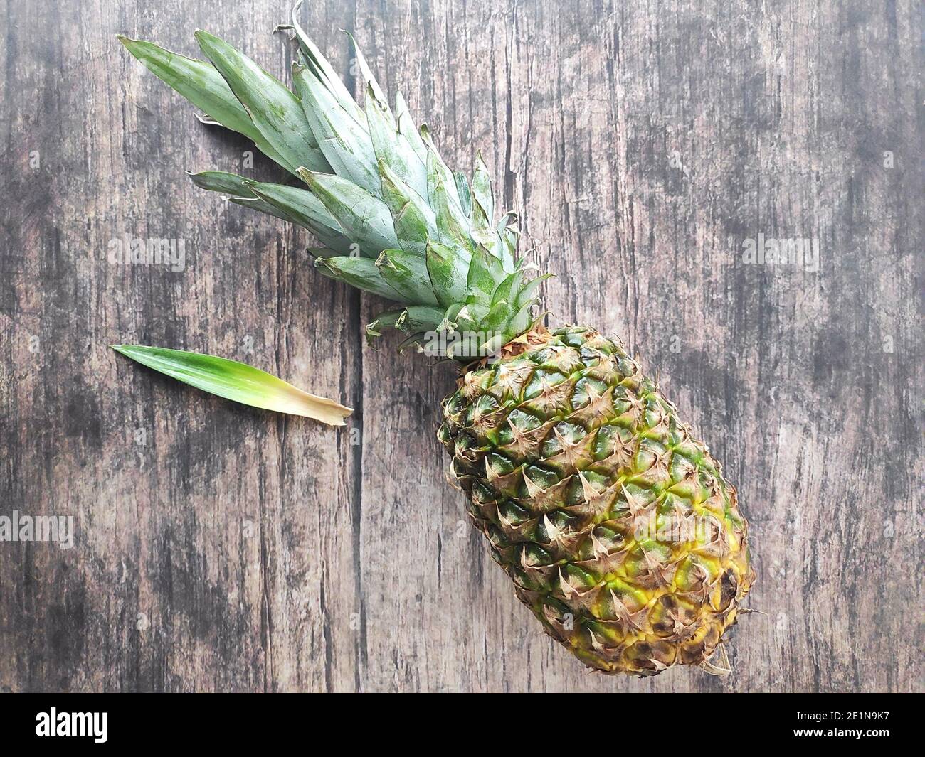Whole pineapple hi-res stock photography and images - Alamy