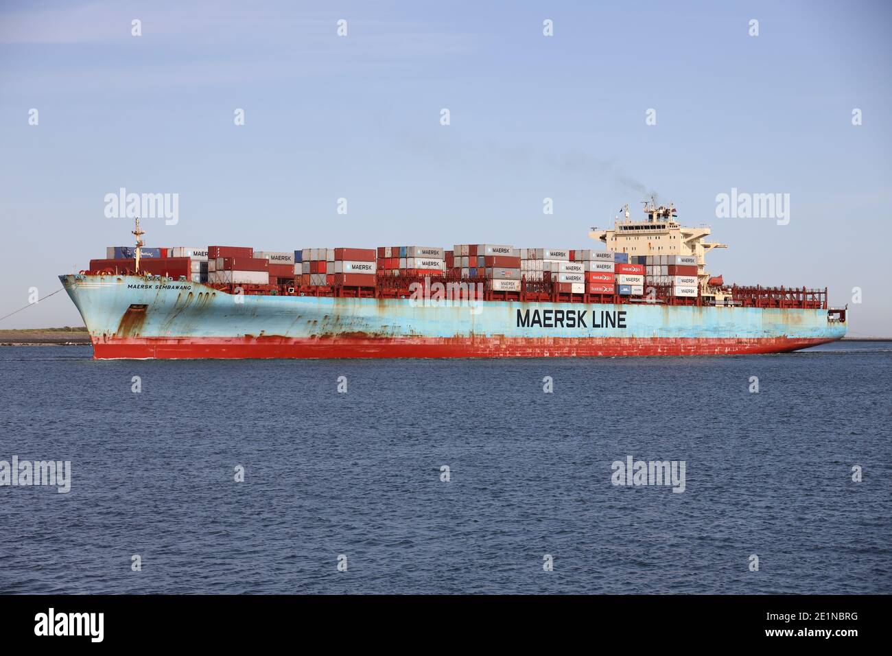 Maersk shipping container hi-res stock photography and images - Alamy
