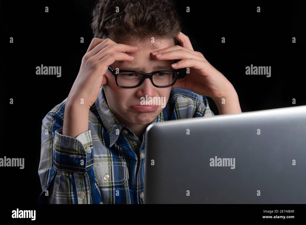 Boy crying computer hi-res stock photography and images - Alamy