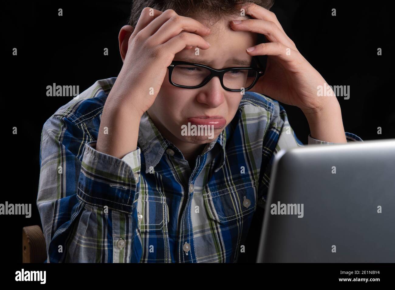 Boy crying computer hi-res stock photography and images - Alamy