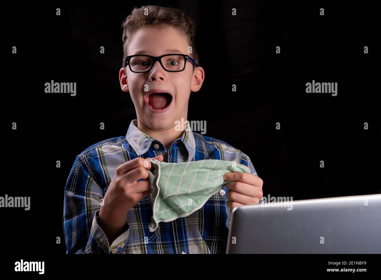 Boy crying computer hi-res stock photography and images - Alamy