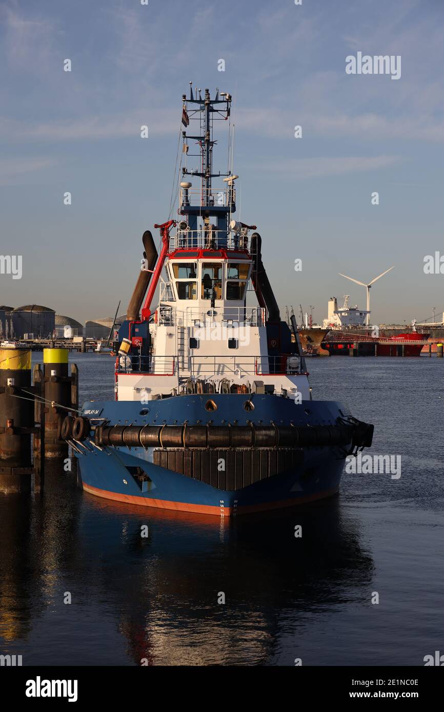Harbour tug fairplay 34 hi-res stock photography and images - Alamy