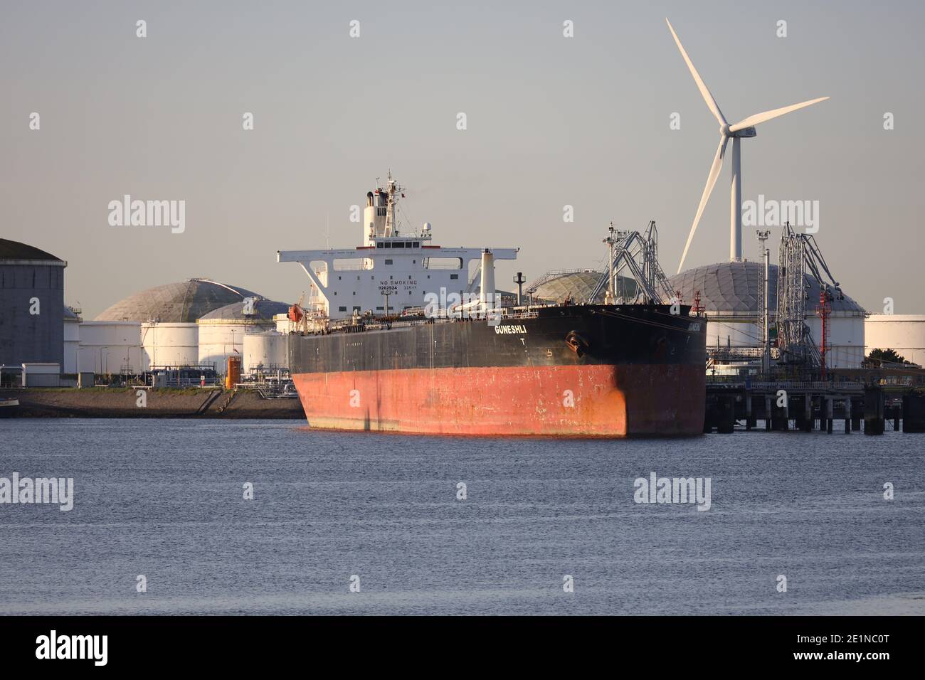 Oil terminal rotterdam hi-res stock photography and images - Alamy