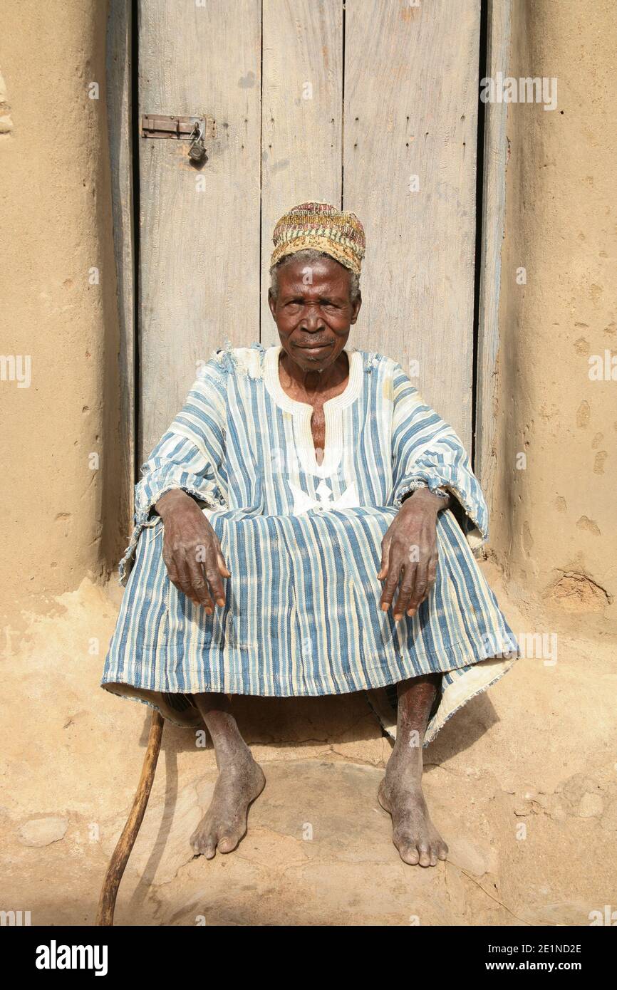 Traditional clothing ghana hi-res stock photography and images - Alamy