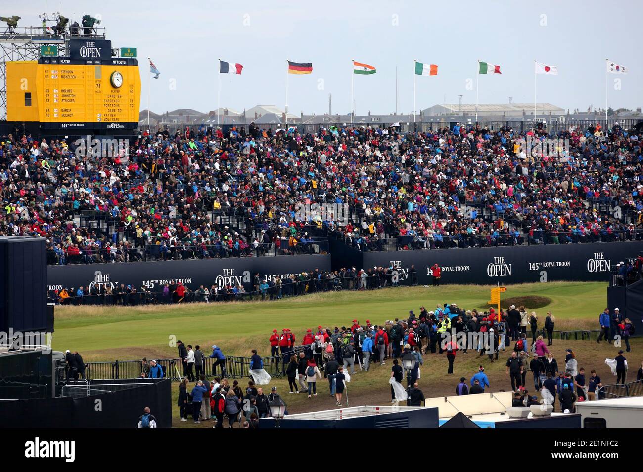 18th hole grandstands hi-res stock photography and images - Alamy