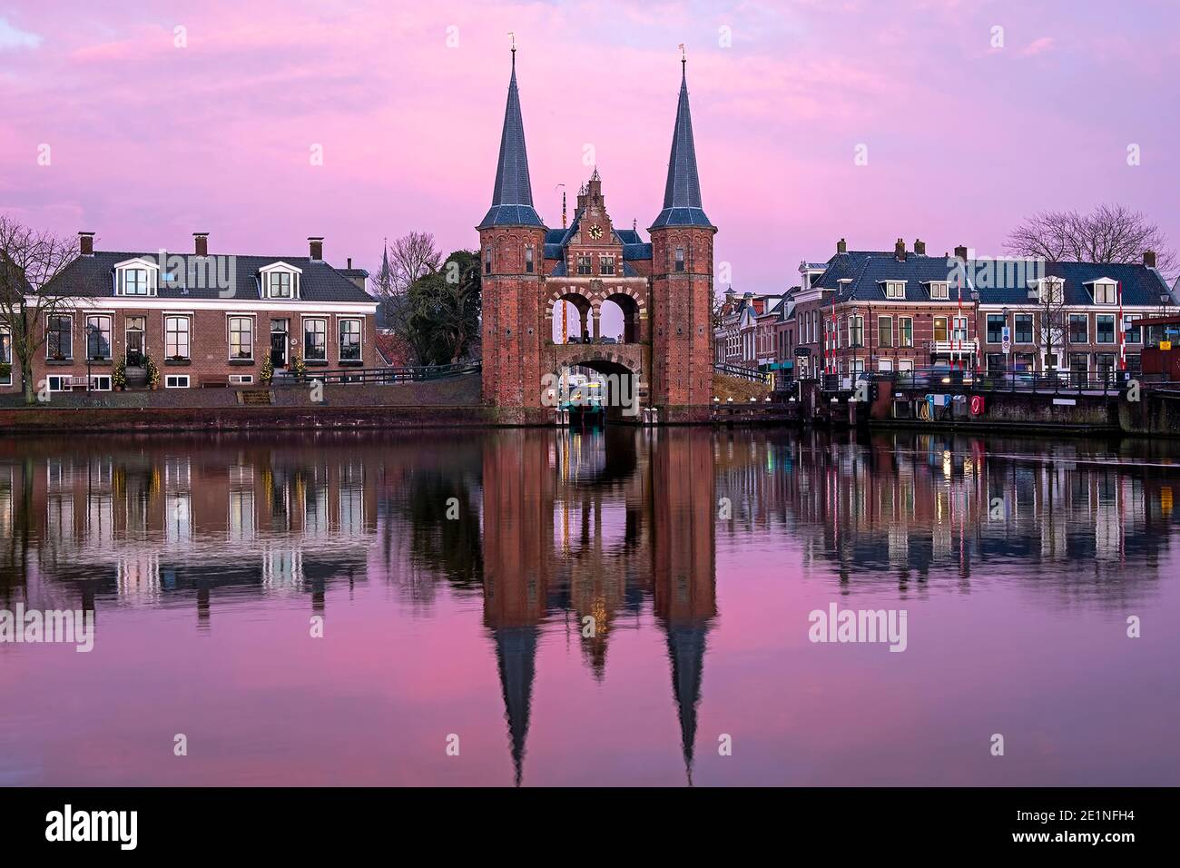 The watergate building night hi-res stock photography and images - Alamy