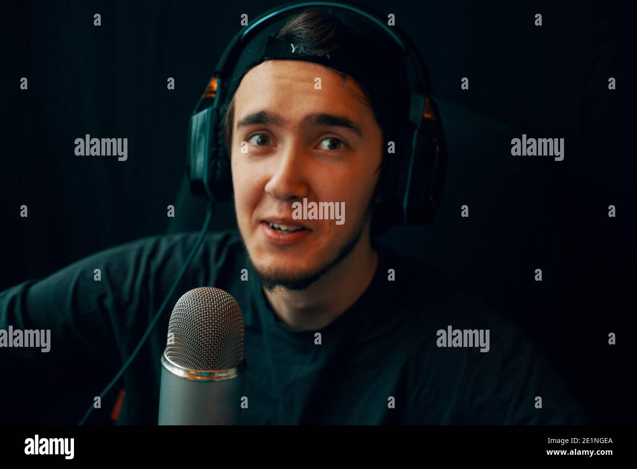 Funny news interview hi-res stock photography and images - Alamy