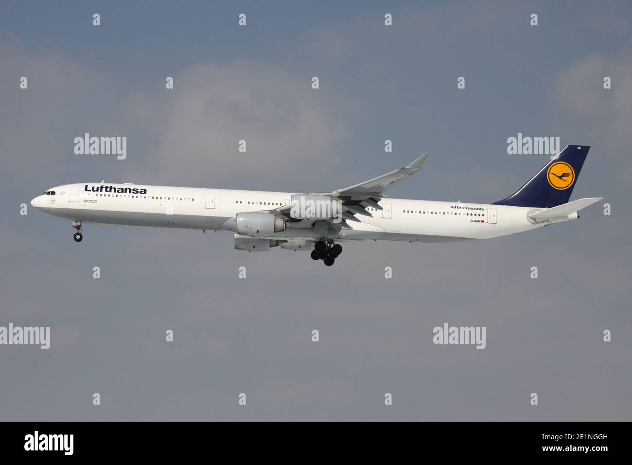 Airbus a340 600 aircraft hi-res stock photography and images - Alamy