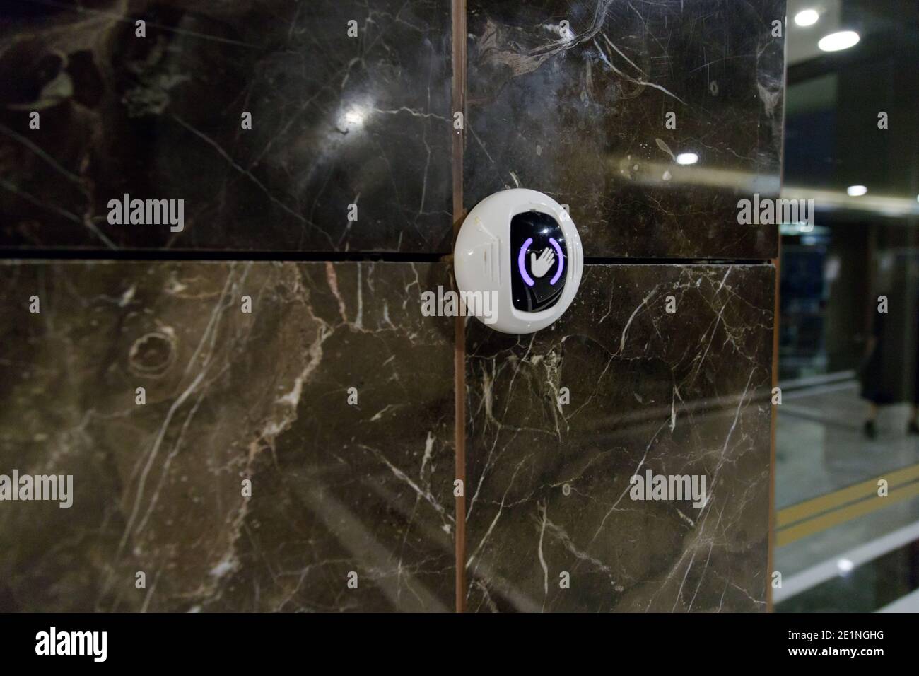 Train door button hi-res stock photography and images - Alamy