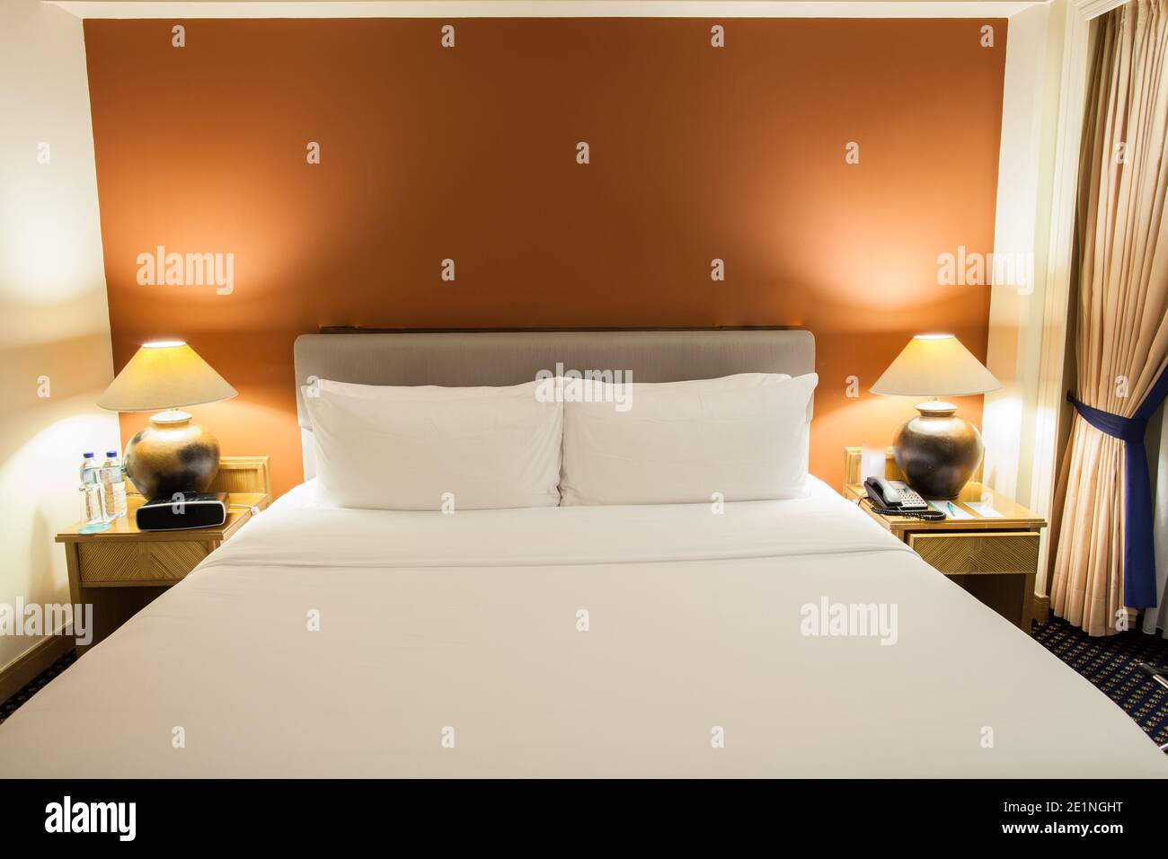 Modern bed room interior Stock Photo - Alamy