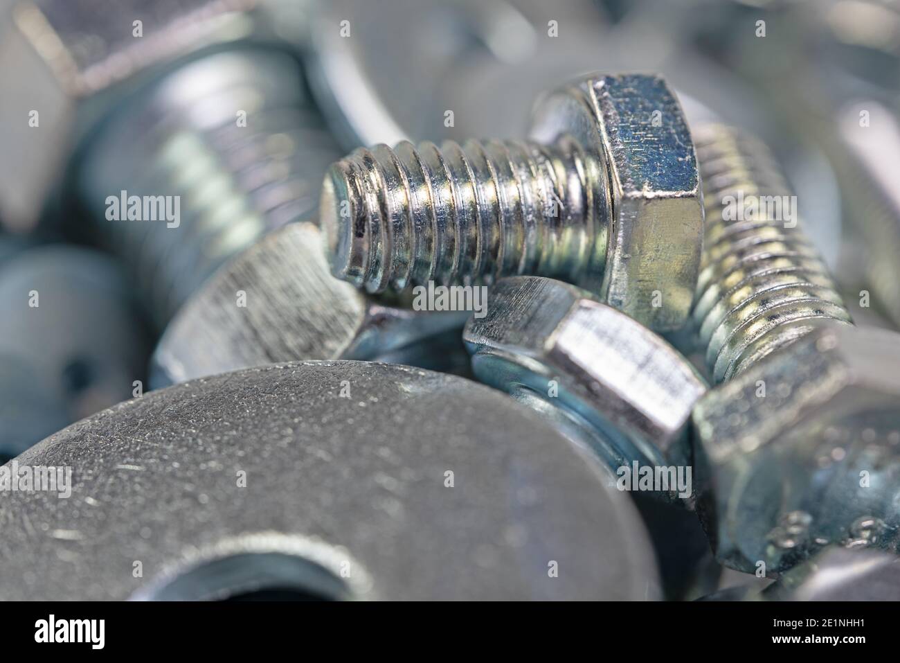 Metal screws hi-res stock photography and images - Alamy