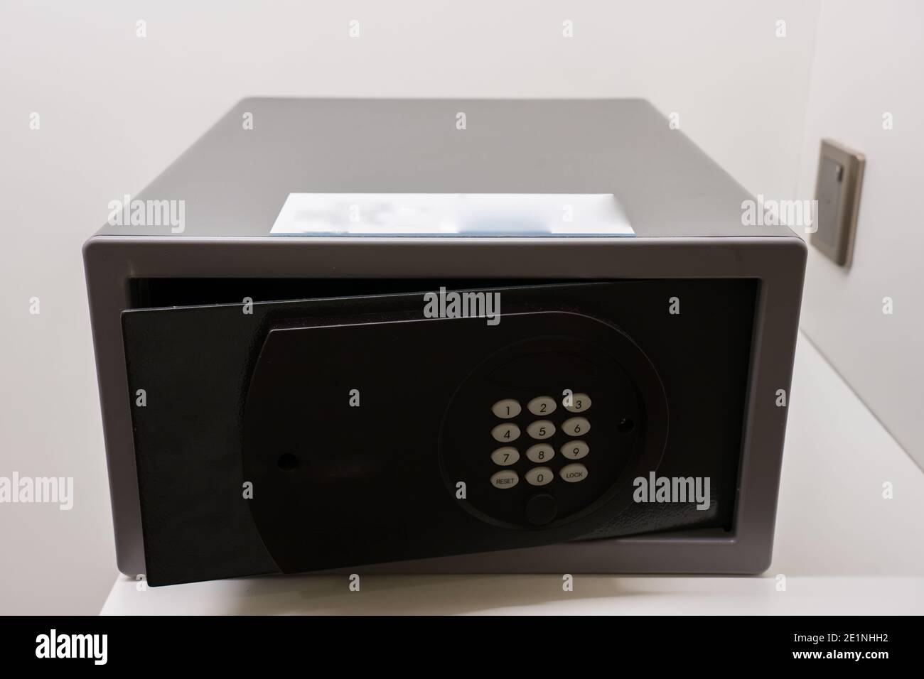 Storehouse table hi-res stock photography and images - Alamy