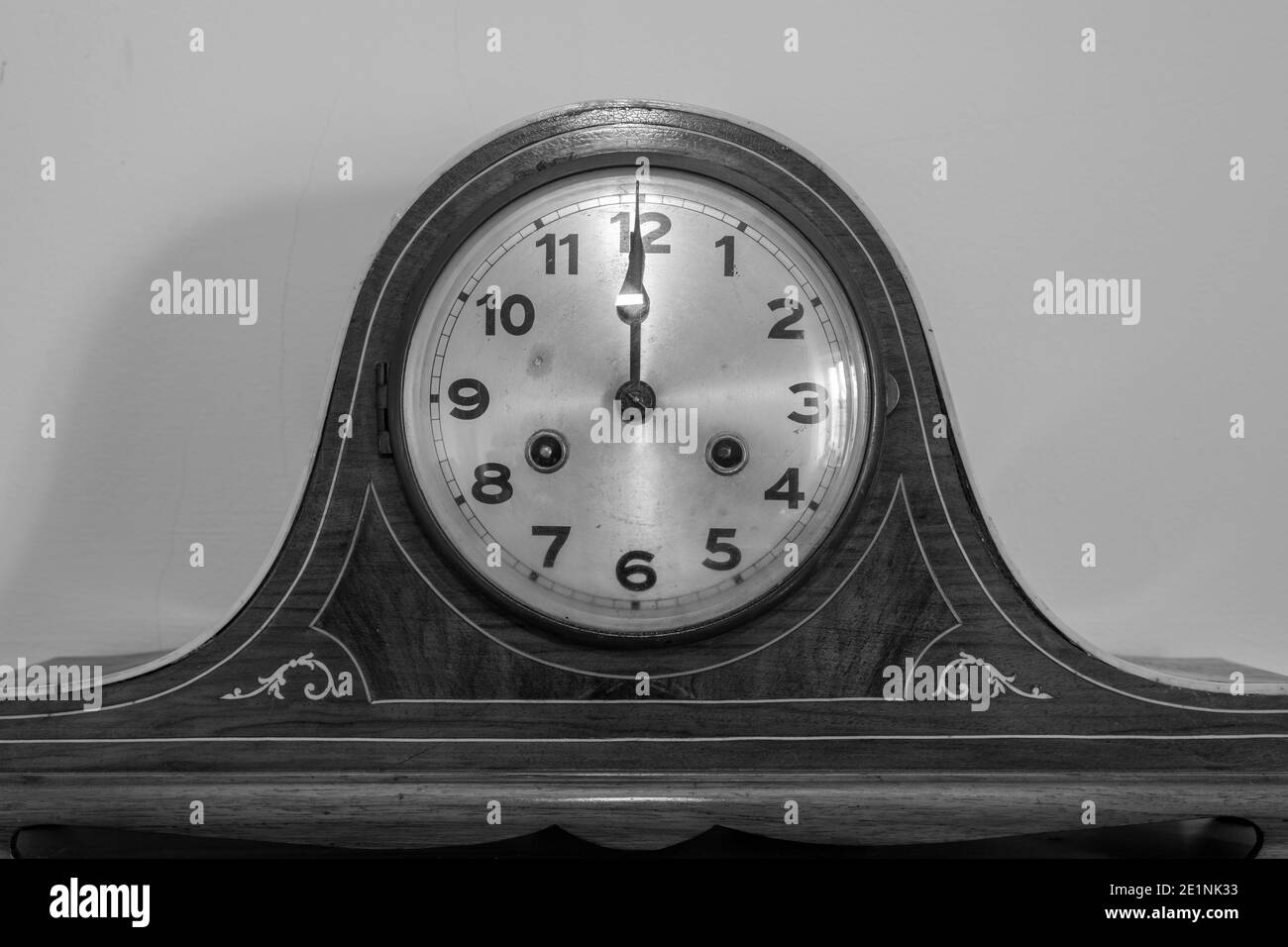 Clock face showing midnight midday hi-res stock photography and images ...