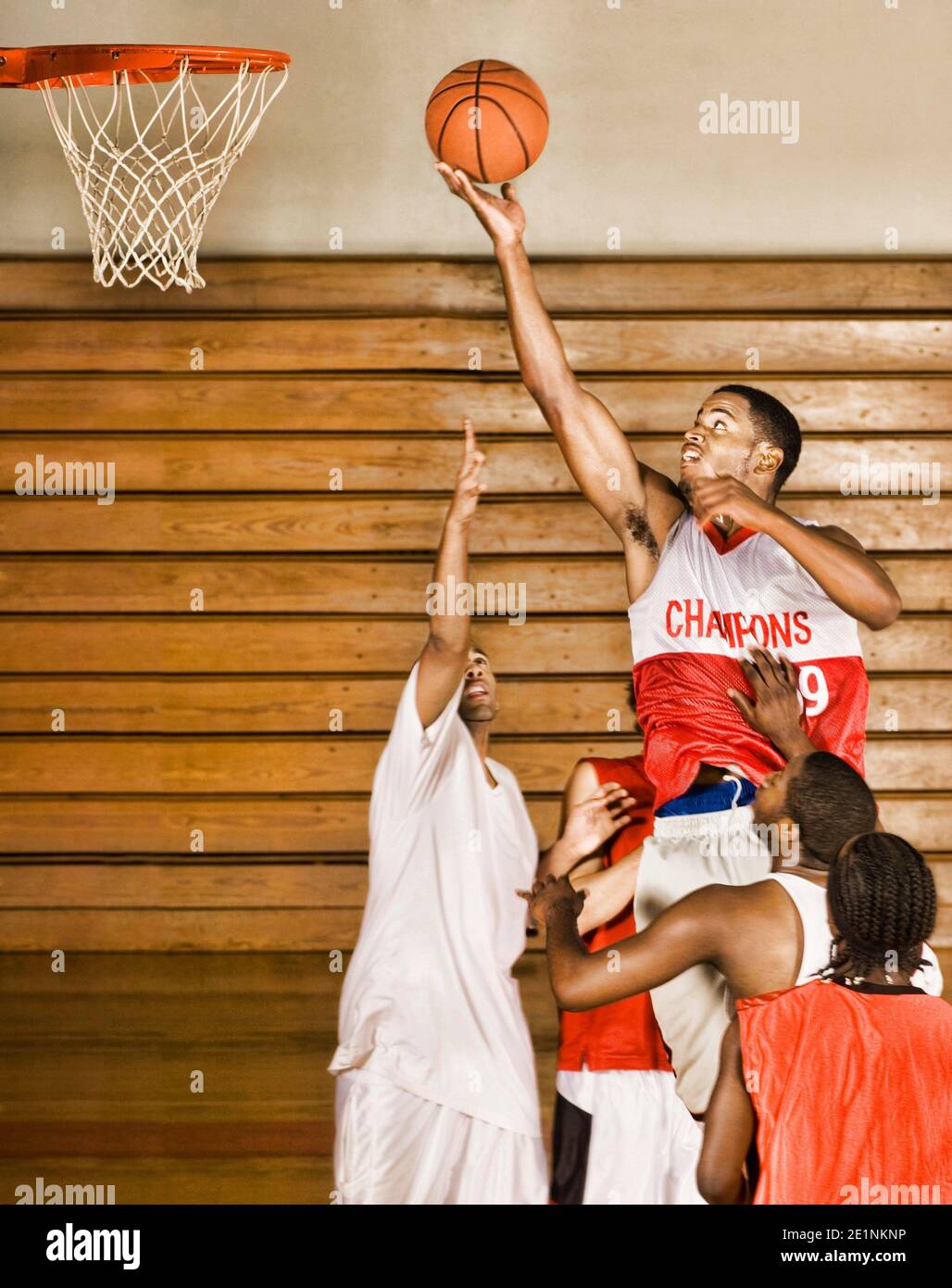 Man dunking basketball african american hi-res stock photography and ...