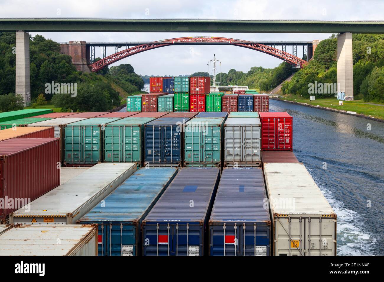 Containerschiff auf dem Nord-Ostsee-Kanal bei Kiel, Deutschland Stock Photo - Alamy