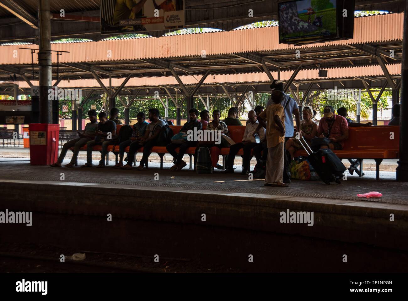 Passengers waitng on the platforms of Fort, Colombo Railway Station ...