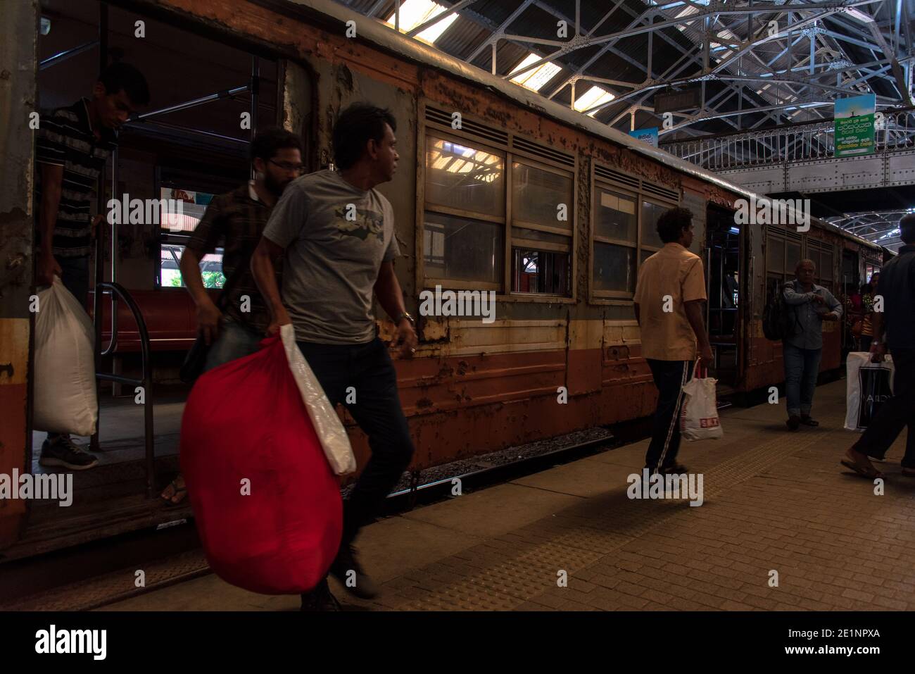 Passengers leaving a train in Colombo Railway Station. Sri Lanka Stock ...