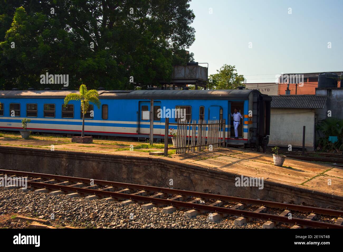 Train station stopping group hi-res stock photography and images - Alamy