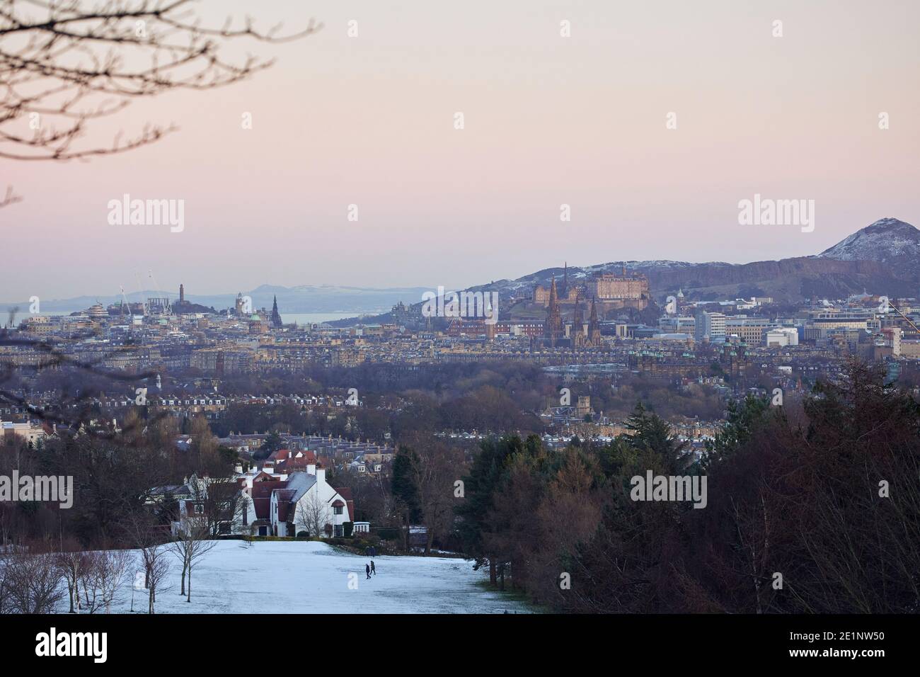 View away from edinburgh castle hi-res stock photography and images - Alamy