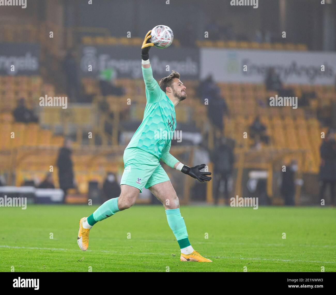 Overarm hi-res stock photography and images - Alamy