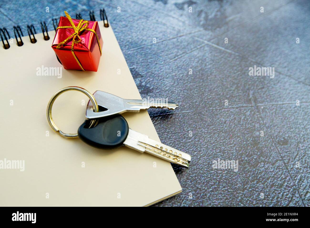 Flat keys hi-res stock photography and images - Alamy