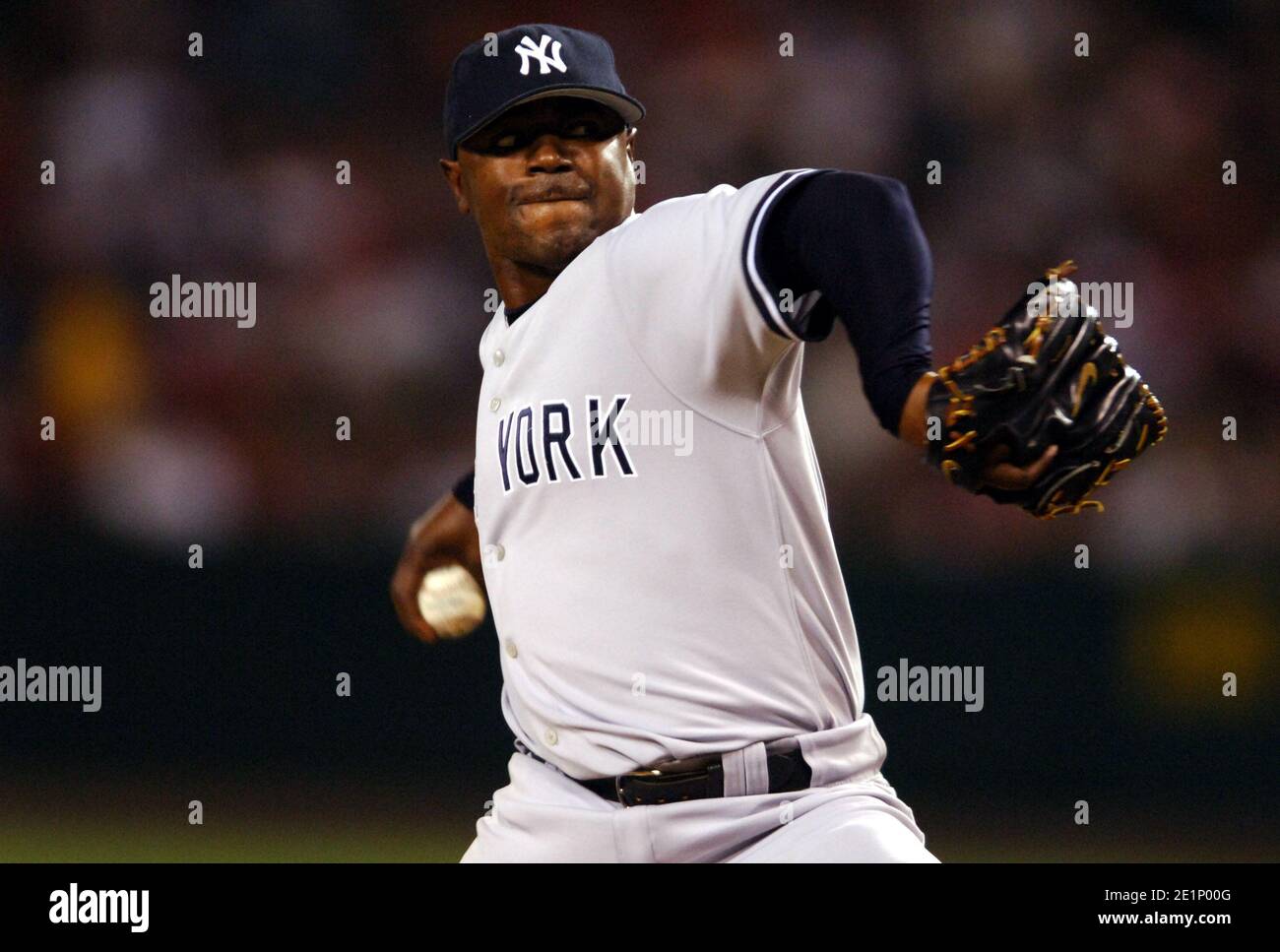 New York Yankees reliever Tom Gordon pitches during 8-6 loss to the Los ...
