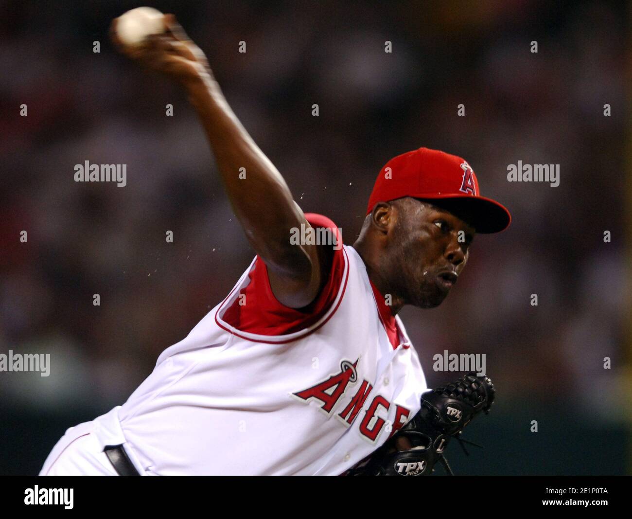 Los Angeles Angels of Anaheim reliever Esteban Yan pitches during 8-6 ...