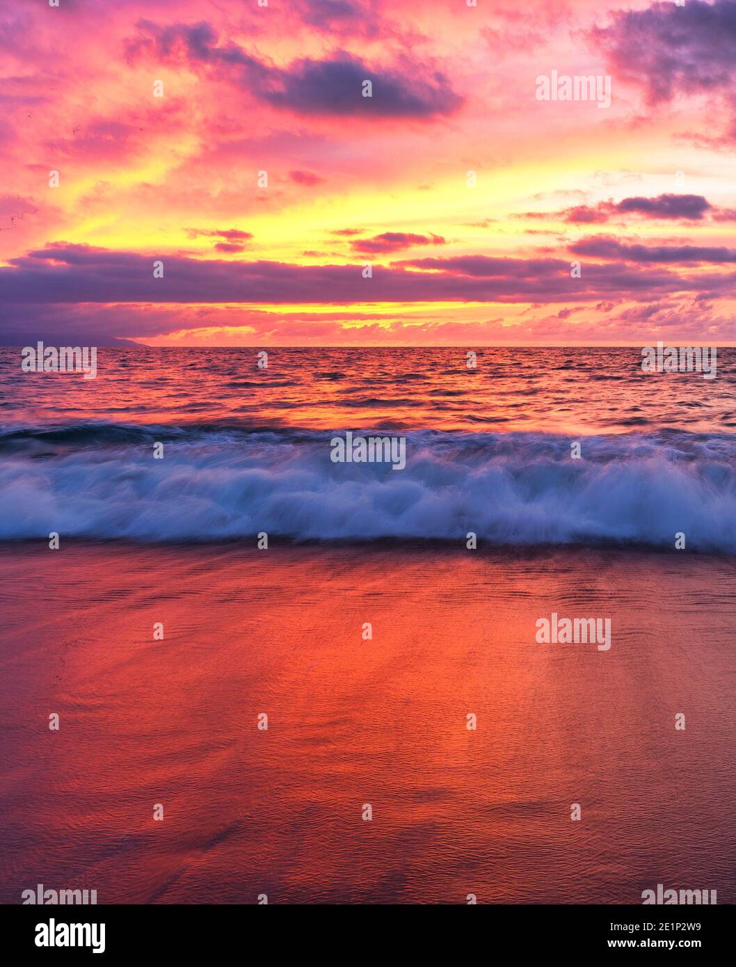 The wave rolls to the seashore hi-res stock photography and images - Alamy