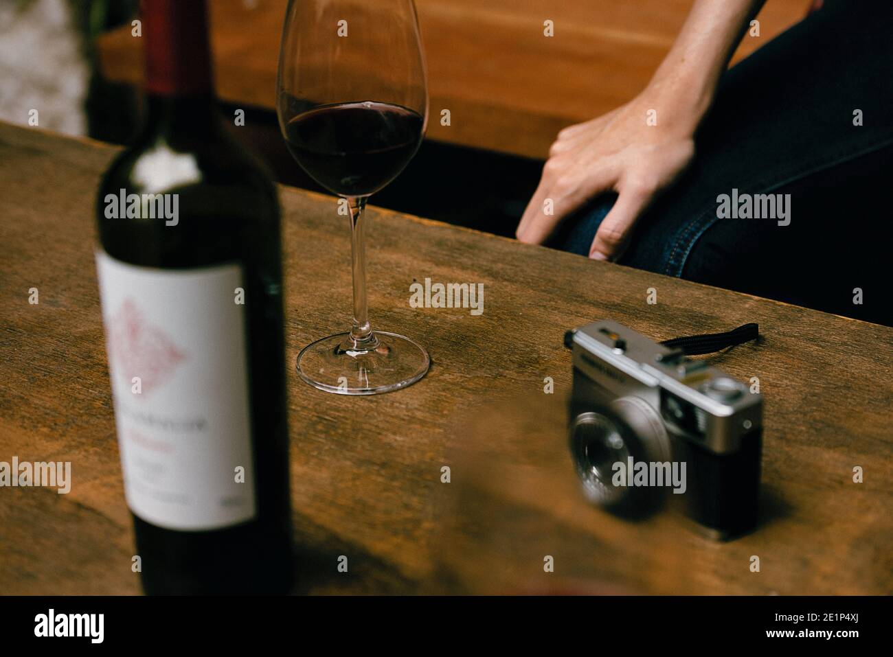 Woman with cameragear hi-res stock photography and images - Alamy