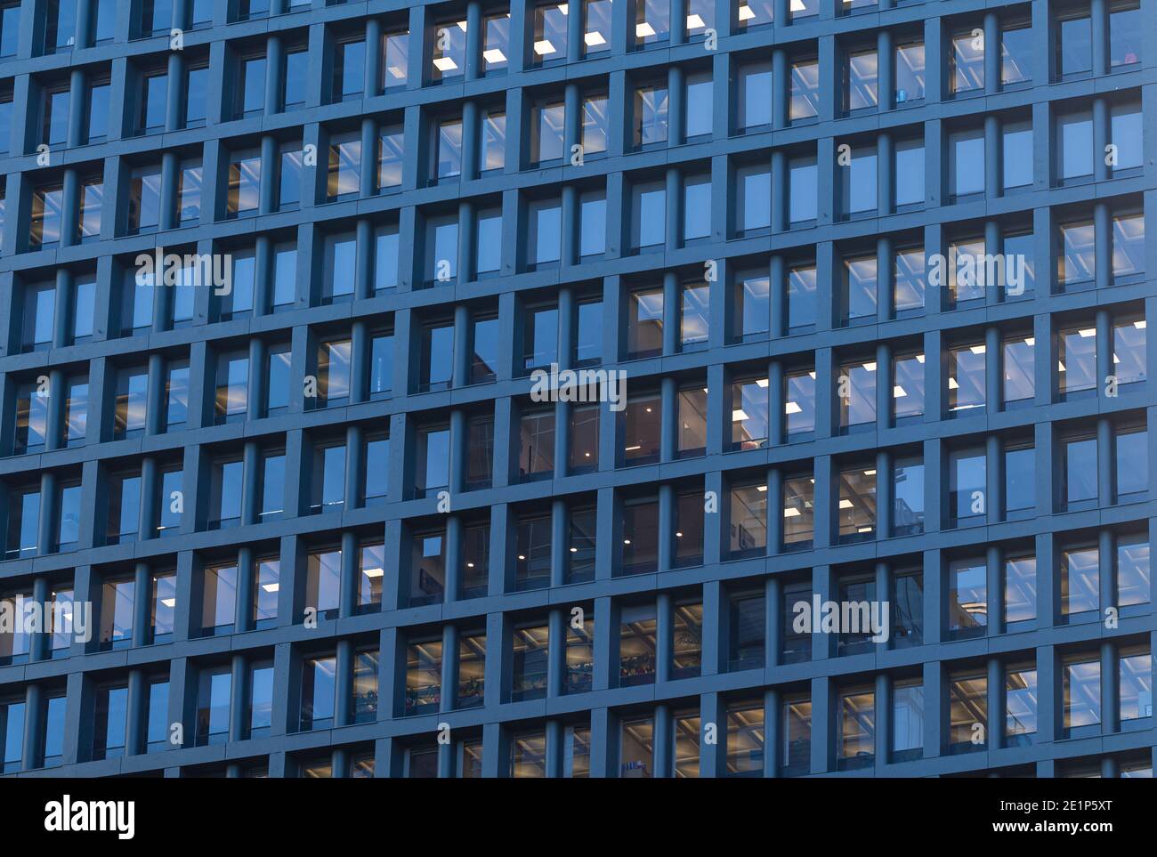 Office building windows texture hi-res stock photography and images - Alamy
