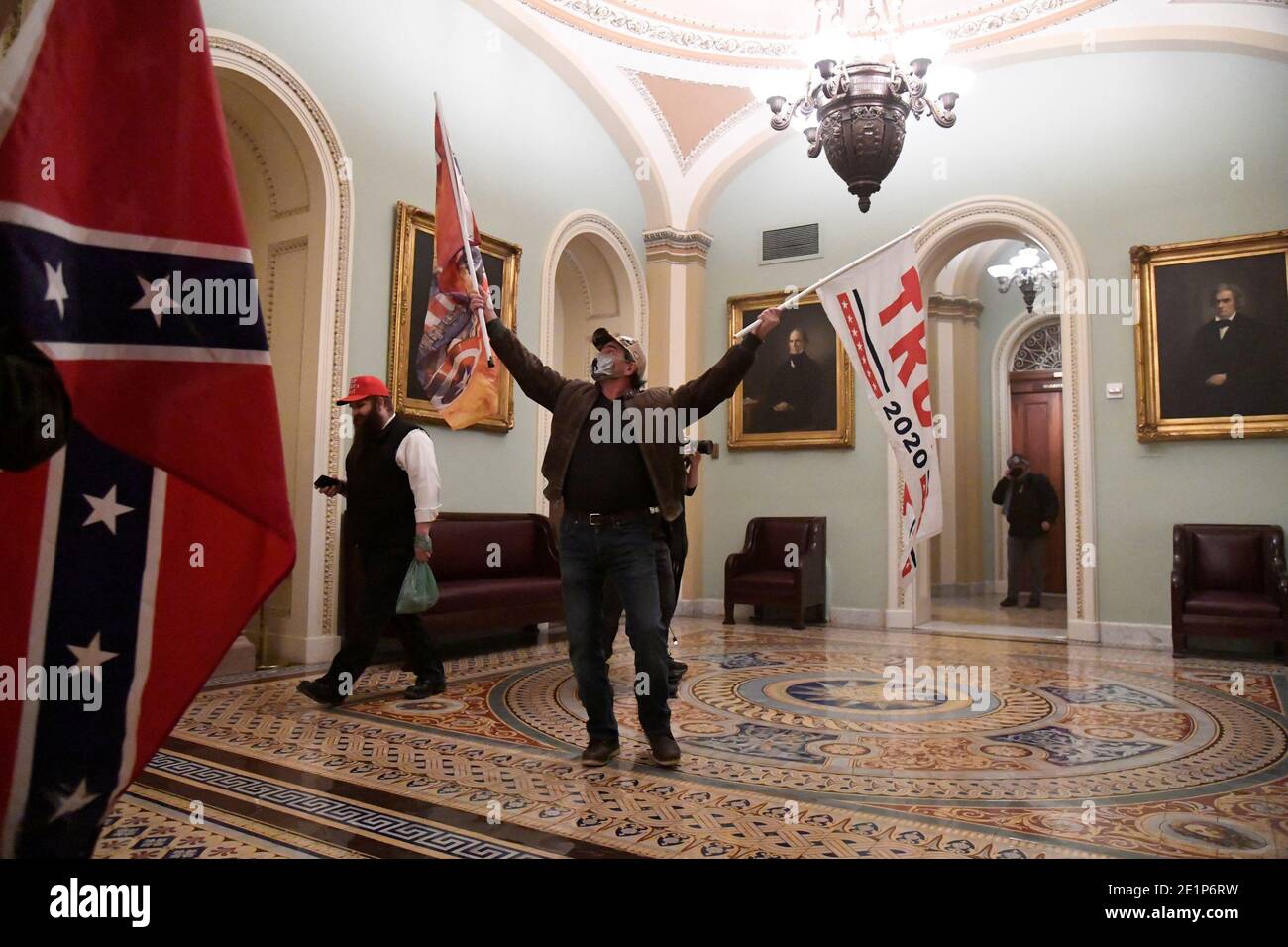 Confederate battle flags hi-res stock photography and images - Alamy