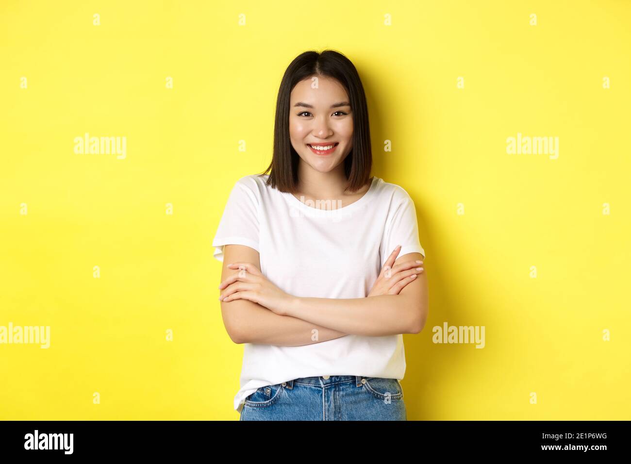 Confident and stylish asian woman cross arms on chest and smiling ...