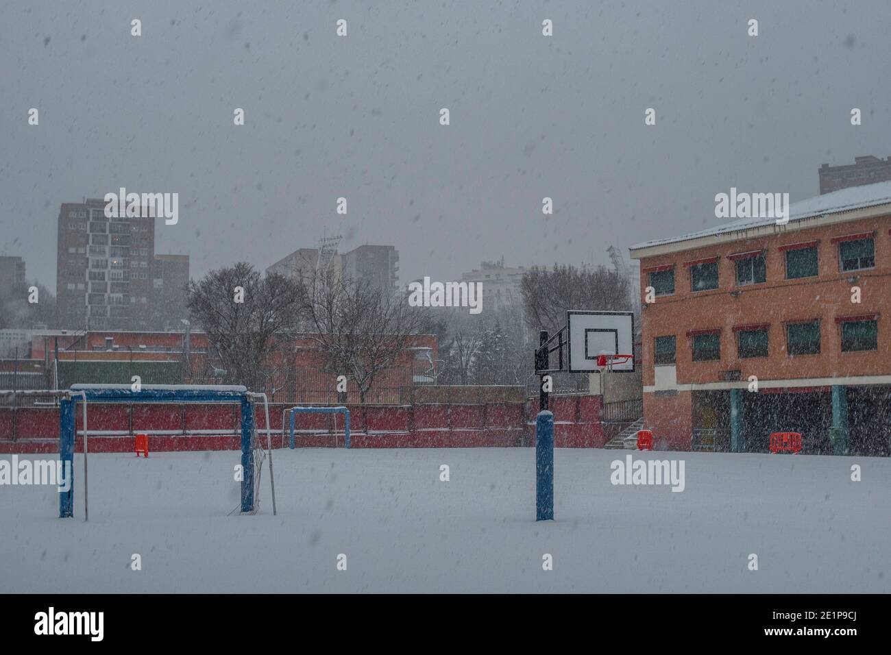 Great snowfall in the streets of the Spanish capital by the storm ...