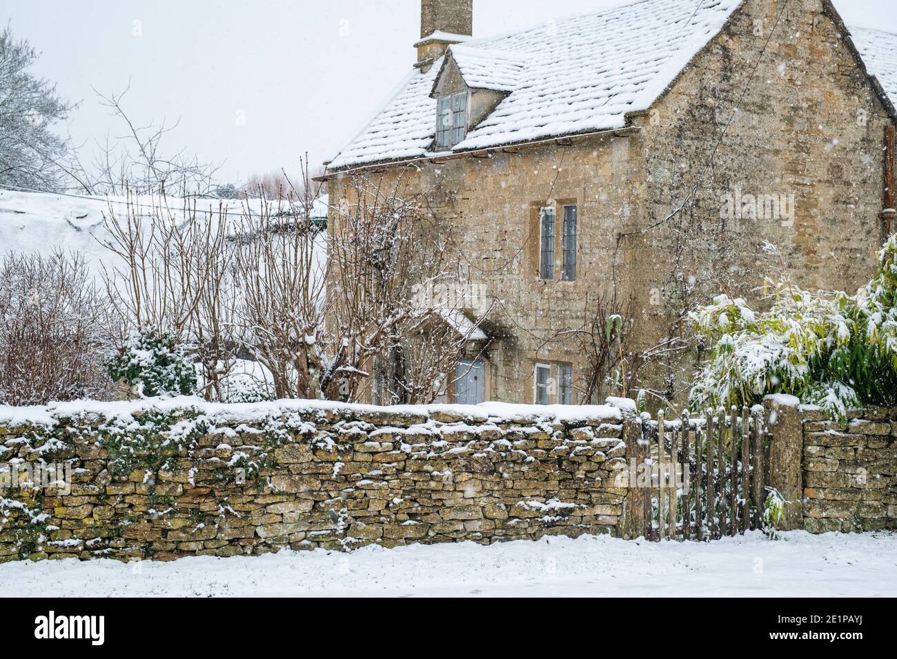 Cotswold cotswolds stone barn hi-res stock photography and images - Alamy