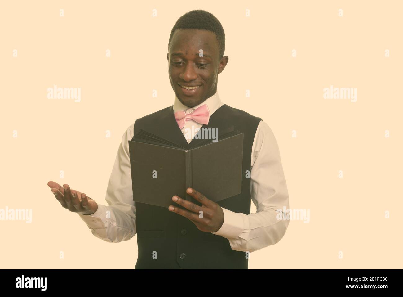 Waiter reading menu hi-res stock photography and images - Alamy