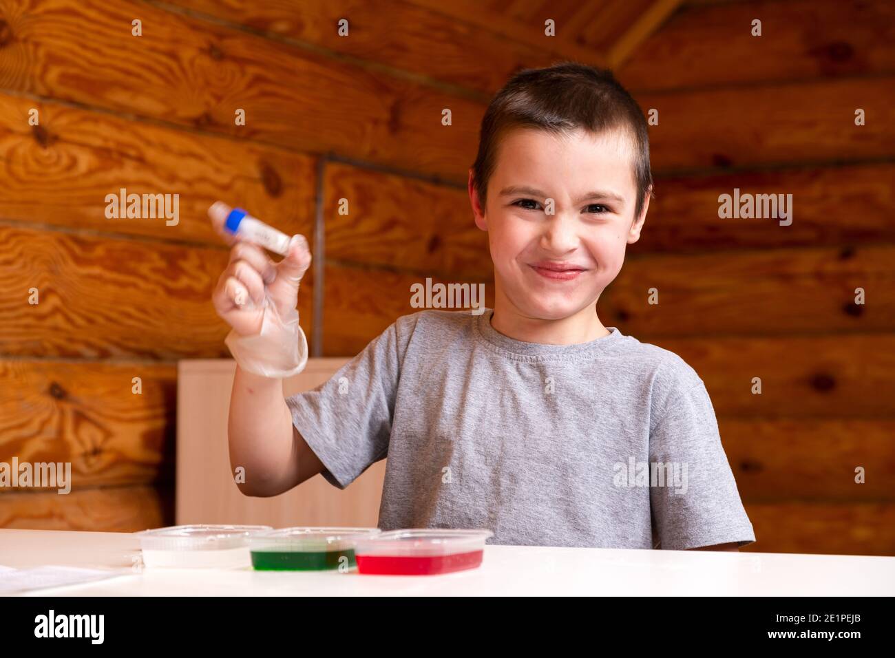 Crystallization crystal growth chemical reaction hi-res stock ...